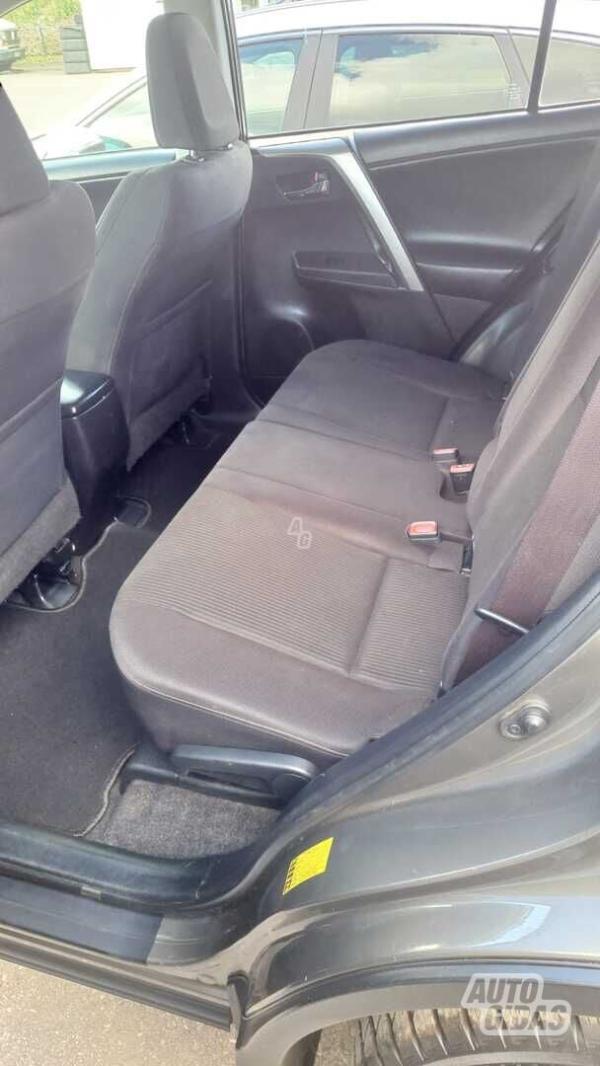 Toyota RAV4 2015 in Kaunas, with an engine capacity of 2.20 L and mileage of 194 thousand km for 10700 €, photo 9 on AUTOMOTO.COM.LV