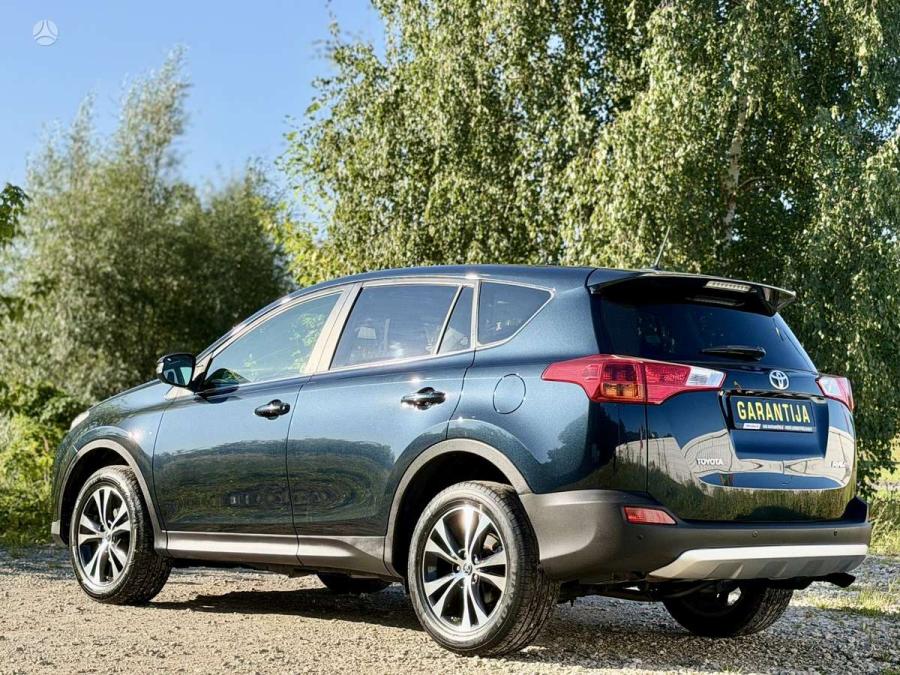 Toyota RAV4 2015 in Siauliai, with an engine capacity of 2.00 L and mileage of 239 thousand km for 13999 €, photo 4 on AUTOMOTO.COM.LV
