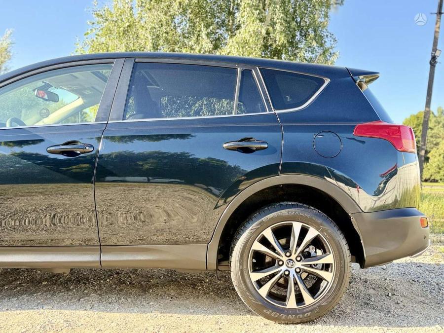 Toyota RAV4 2015 in Siauliai, with an engine capacity of 2.00 L and mileage of 239 thousand km for 13999 €, photo 13 on AUTOMOTO.COM.LV
