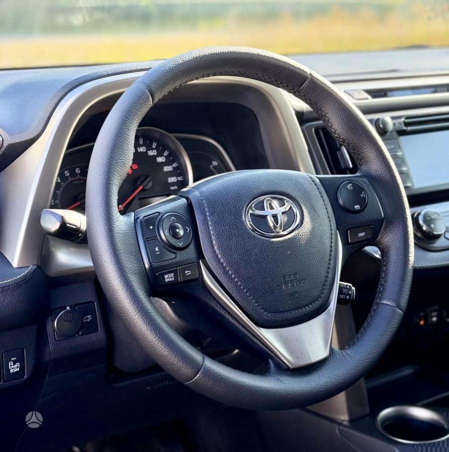 Toyota RAV4 2015 in Siauliai, with an engine capacity of 2.00 L and mileage of 239 thousand km for 13999 €, photo 24 on AUTOMOTO.COM.LV