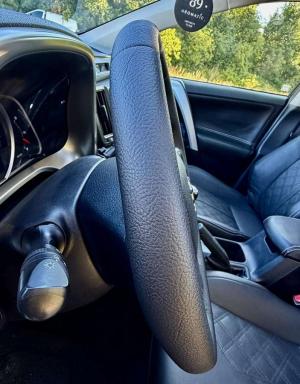 Toyota RAV4 2015 in Siauliai, with an engine capacity of 2.00 L and mileage of 239 thousand km for 13999 €, photo 26 on AUTOMOTO.COM.LV