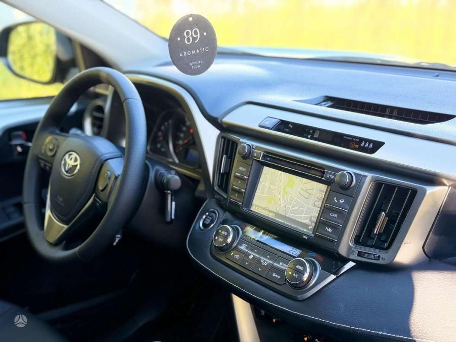 Toyota RAV4 2015 in Siauliai, with an engine capacity of 2.00 L and mileage of 239 thousand km for 13999 €, photo 27 on AUTOMOTO.COM.LV