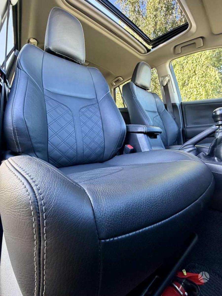 Toyota RAV4 2015 in Siauliai, with an engine capacity of 2.00 L and mileage of 239 thousand km for 13999 €, photo 31 on AUTOMOTO.COM.LV