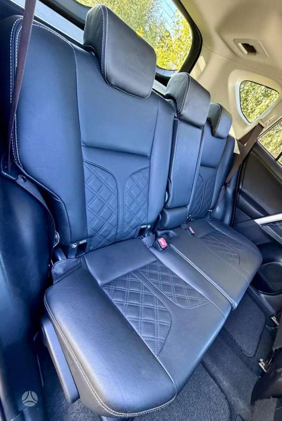 Toyota RAV4 2015 in Siauliai, with an engine capacity of 2.00 L and mileage of 239 thousand km for 13999 €, photo 33 on AUTOMOTO.COM.LV