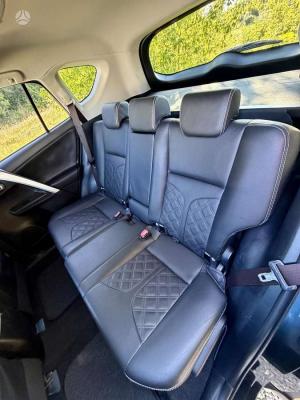 Toyota RAV4 2015 in Siauliai, with an engine capacity of 2.00 L and mileage of 239 thousand km for 13999 €, photo 34 on AUTOMOTO.COM.LV