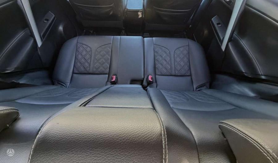 Toyota RAV4 2015 in Siauliai, with an engine capacity of 2.00 L and mileage of 239 thousand km for 13999 €, photo 36 on AUTOMOTO.COM.LV