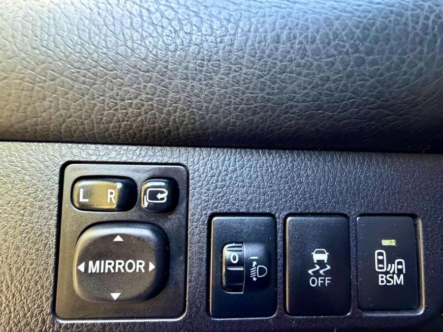 Toyota RAV4 2015 in Siauliai, with an engine capacity of 2.00 L and mileage of 239 thousand km for 13999 €, photo 41 on AUTOMOTO.COM.LV