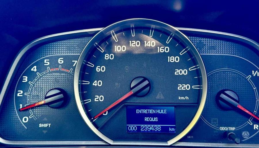 Toyota RAV4 2015 in Siauliai, with an engine capacity of 2.00 L and mileage of 239 thousand km for 13999 €, photo 43 on AUTOMOTO.COM.LV