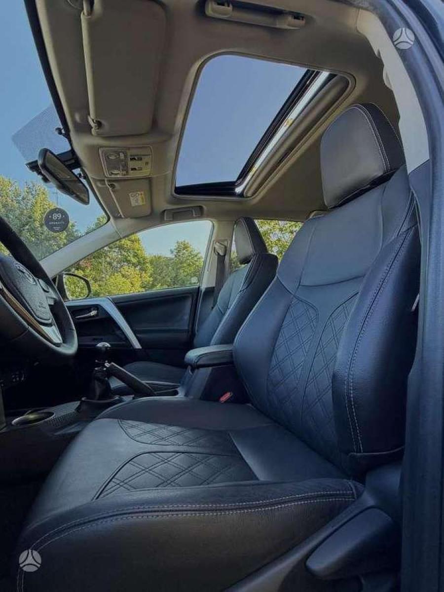 Toyota RAV4 2015 in Siauliai, with an engine capacity of 2.00 L and mileage of 239 thousand km for 13999 €, photo 30 on AUTOMOTO.COM.LV
