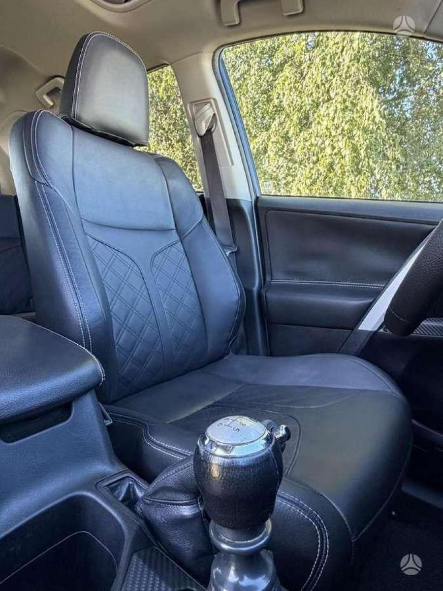 Toyota RAV4 2015 in Siauliai, with an engine capacity of 2.00 L and mileage of 239 thousand km for 13999 €, photo 32 on AUTOMOTO.COM.LV