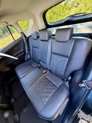 Toyota RAV4 2015 in Siauliai, with an engine capacity of 2.00 L and mileage of 239 thousand km for 13999 €, photo 34 on AUTOMOTO.COM.LV