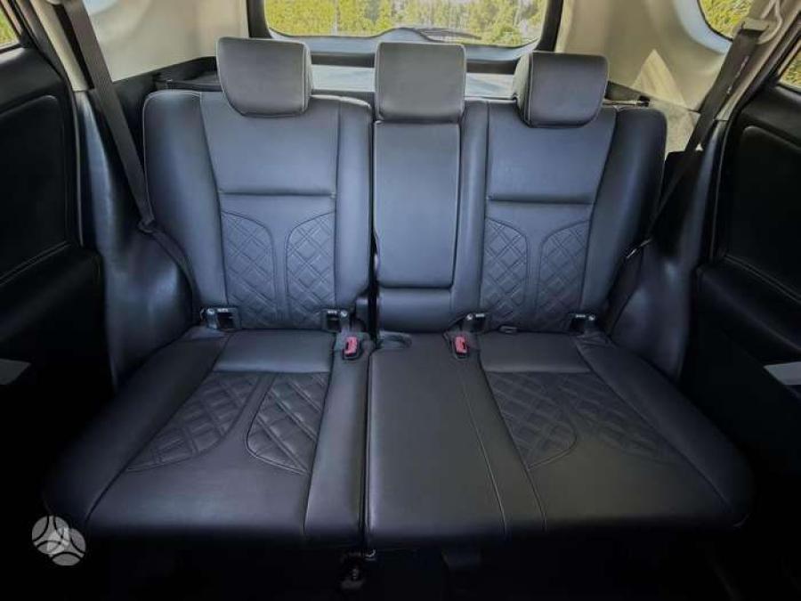 Toyota RAV4 2015 in Siauliai, with an engine capacity of 2.00 L and mileage of 239 thousand km for 13999 €, photo 35 on AUTOMOTO.COM.LV