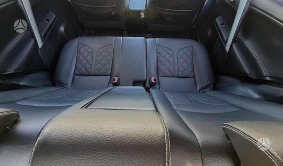 Toyota RAV4 2015 in Siauliai, with an engine capacity of 2.00 L and mileage of 239 thousand km for 13999 €, photo 36 on AUTOMOTO.COM.LV