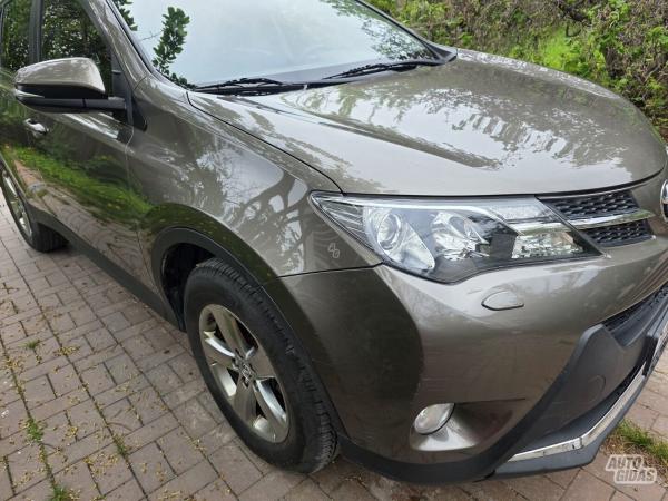 Toyota RAV4 2015 in Kaunas on AUTOMOTO.COM.LV Toyota RAV4 2015 in Kaunas, with an engine capacity of 2.00 L and mileage of 302 thousand km for 10500 €, photo 5 on AUTOMOTO.COM.LV