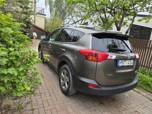 Toyota RAV4 2015 in Kaunas on AUTOMOTO.COM.LV Toyota RAV4 2015 in Kaunas, with an engine capacity of 2.00 L and mileage of 302 thousand km for 10500 €, photo 9 on AUTOMOTO.COM.LV