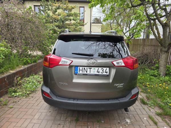 Toyota RAV4 2015 in Kaunas on AUTOMOTO.COM.LV Toyota RAV4 2015 in Kaunas, with an engine capacity of 2.00 L and mileage of 302 thousand km for 10500 €, photo 10 on AUTOMOTO.COM.LV
