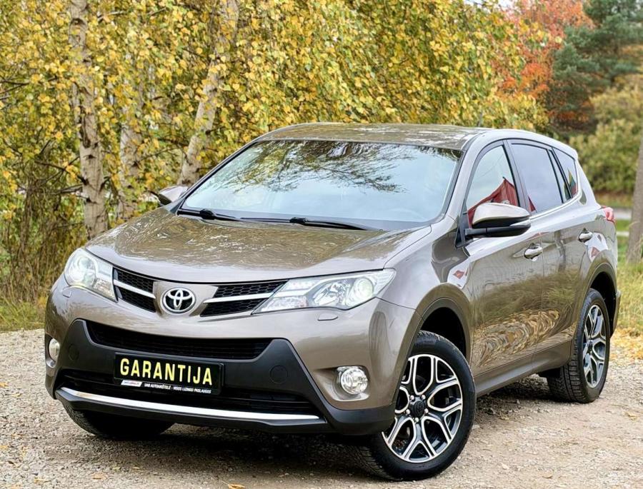 Toyota RAV4 2015 in Siauliai, with an engine capacity of 2.00 L and mileage of 235 thousand km for 14700 €, photo 1 on AUTOMOTO.COM.LV