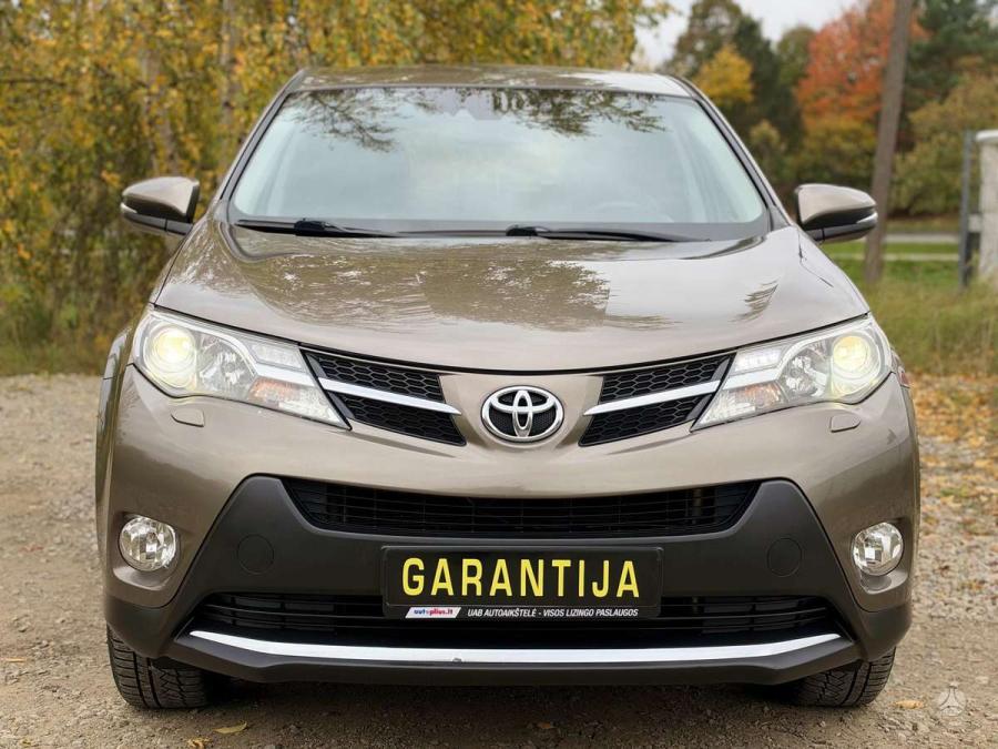 Toyota RAV4 2015 in Siauliai, with an engine capacity of 2.00 L and mileage of 235 thousand km for 14700 €, photo 6 on AUTOMOTO.COM.LV