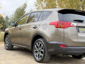 Toyota RAV4 2015 in Siauliai, with an engine capacity of 2.00 L and mileage of 235 thousand km for 14700 €, photo 8 on AUTOMOTO.COM.LV