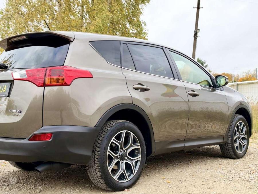 Toyota RAV4 2015 in Siauliai, with an engine capacity of 2.00 L and mileage of 235 thousand km for 14700 €, photo 9 on AUTOMOTO.COM.LV