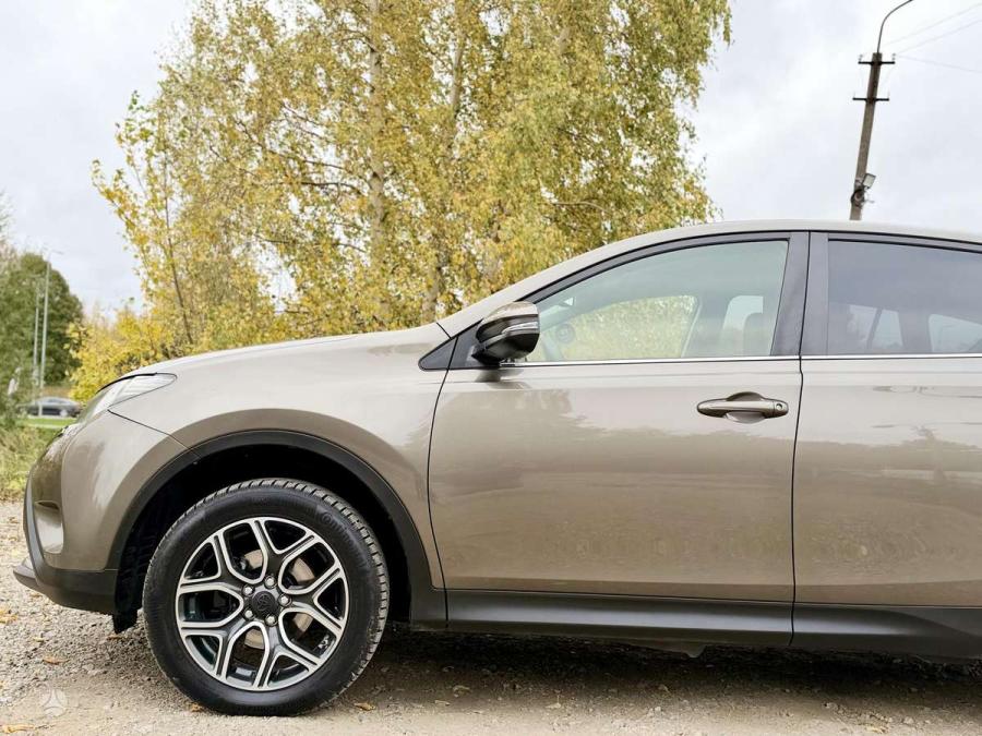 Toyota RAV4 2015 in Siauliai, with an engine capacity of 2.00 L and mileage of 235 thousand km for 14700 €, photo 10 on AUTOMOTO.COM.LV