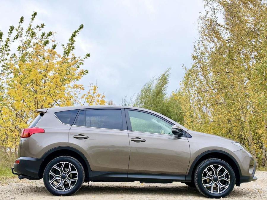 Toyota RAV4 2015 in Siauliai, with an engine capacity of 2.00 L and mileage of 235 thousand km for 14700 €, photo 15 on AUTOMOTO.COM.LV