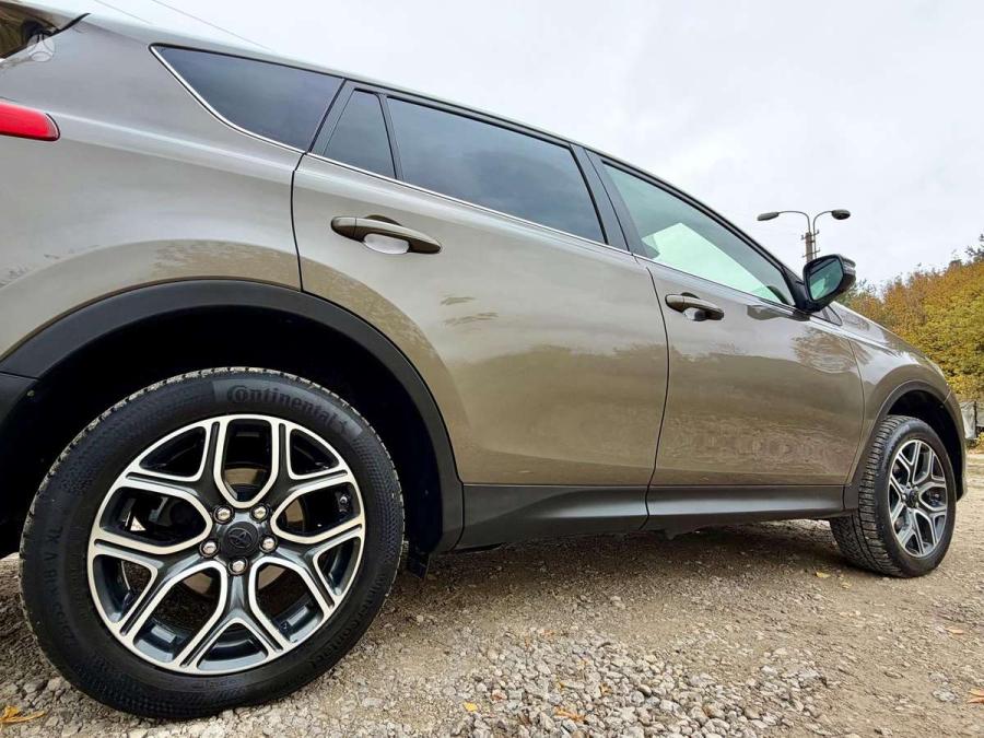 Toyota RAV4 2015 in Siauliai, with an engine capacity of 2.00 L and mileage of 235 thousand km for 14700 €, photo 25 on AUTOMOTO.COM.LV