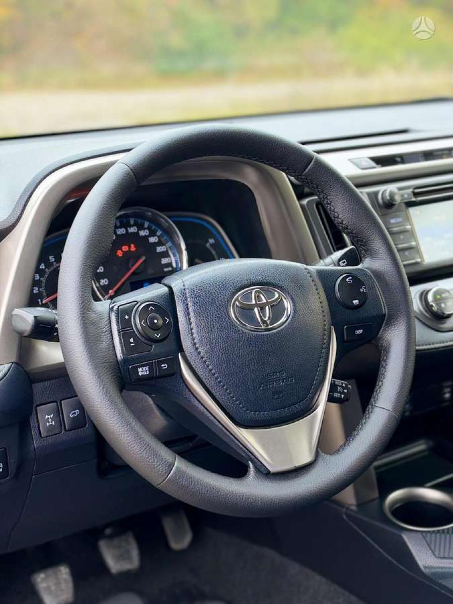 Toyota RAV4 2015 in Siauliai, with an engine capacity of 2.00 L and mileage of 235 thousand km for 14700 €, photo 33 on AUTOMOTO.COM.LV