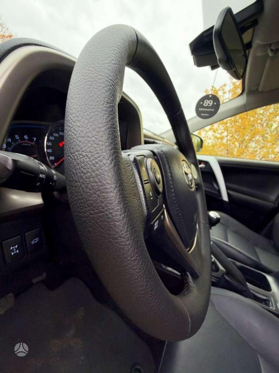 Toyota RAV4 2015 in Siauliai, with an engine capacity of 2.00 L and mileage of 235 thousand km for 14700 €, photo 34 on AUTOMOTO.COM.LV