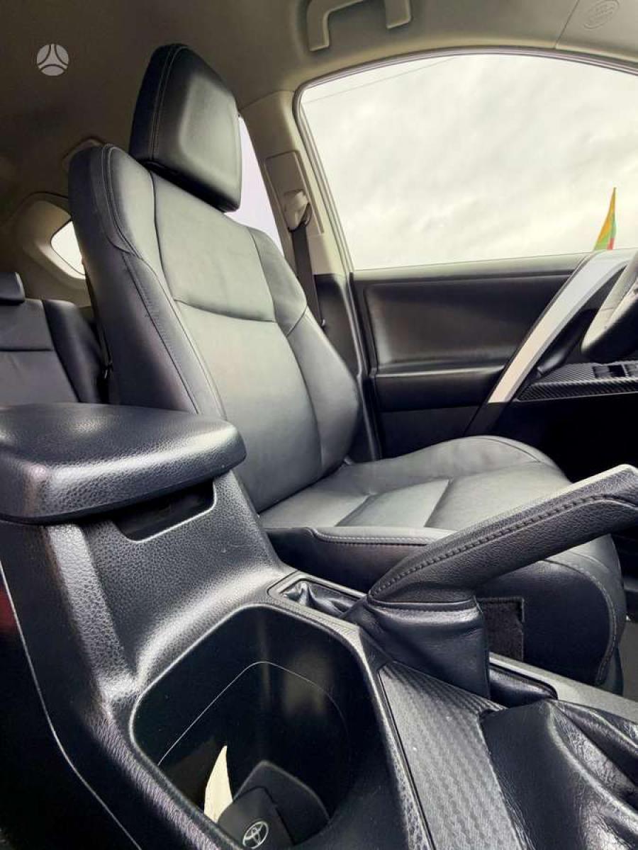 Toyota RAV4 2015 in Siauliai, with an engine capacity of 2.00 L and mileage of 235 thousand km for 14700 €, photo 39 on AUTOMOTO.COM.LV