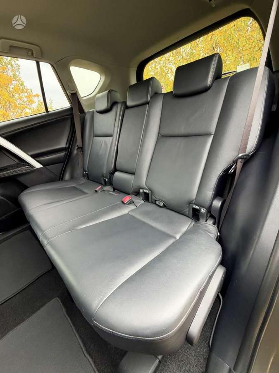 Toyota RAV4 2015 in Siauliai, with an engine capacity of 2.00 L and mileage of 235 thousand km for 14700 €, photo 41 on AUTOMOTO.COM.LV