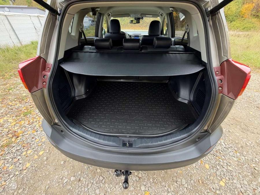 Toyota RAV4 2015 in Siauliai, with an engine capacity of 2.00 L and mileage of 235 thousand km for 14700 €, photo 49 on AUTOMOTO.COM.LV