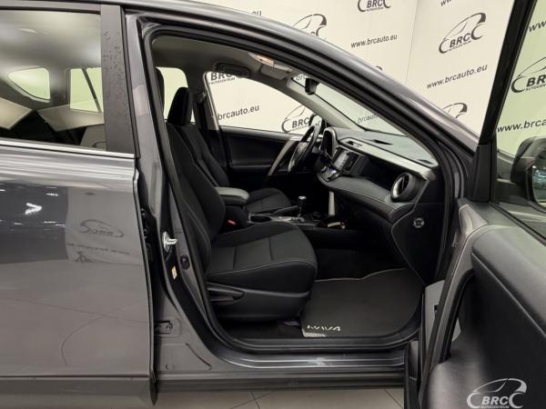 Toyota RAV4 2016 in Vilnius, with an engine capacity of 2.49 L and mileage of 192 thousand km for 15900 €, photo 4 on AUTOMOTO.COM.LV