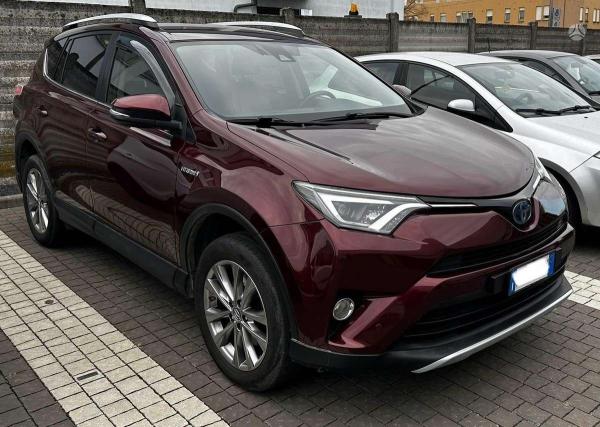 Toyota RAV4 2016 in Vilnius, with an engine capacity of 2.49 L and mileage of 120 thousand km for 18999 €, photo 1 on AUTOMOTO.COM.LV