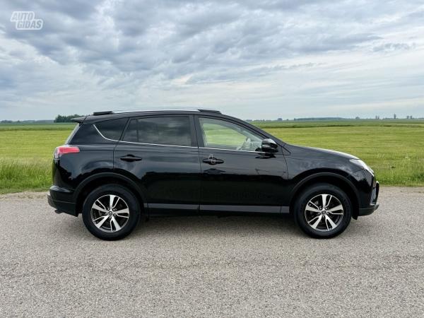 Toyota RAV4 2016 in Vilkaviskis, with an engine capacity of 2.00 L and mileage of 194 thousand km for 12700 €, photo 6 on AUTOMOTO.COM.LV