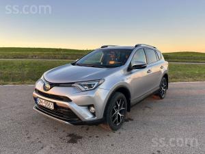 Toyota RAV4 2016 in Riga, with an engine capacity of 2.50 L and mileage of 185 thousand km for 17500 €, photo  on AUTOMOTO.COM.LV