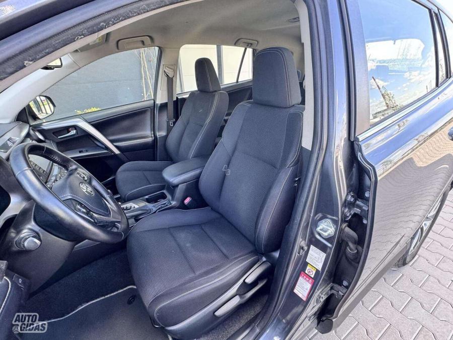 Toyota RAV4 2016 in Vilnius, with an engine capacity of 2.50 L and mileage of 199 thousand km for 15250 €, photo 12 on AUTOMOTO.COM.LV