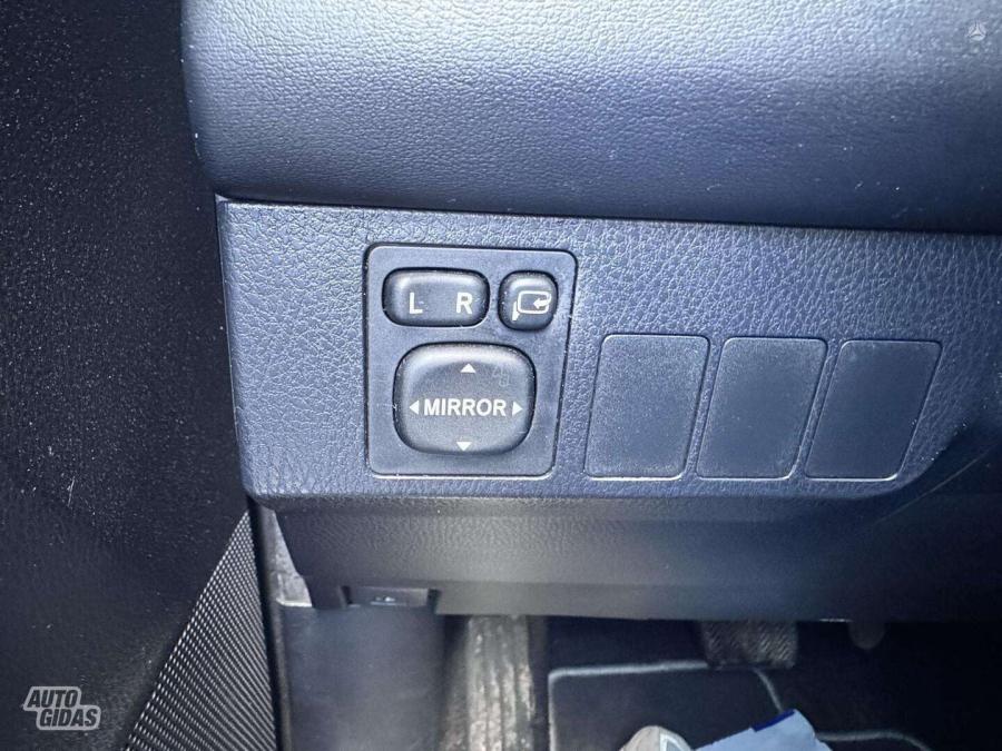 Toyota RAV4 2016 in Vilnius, with an engine capacity of 2.50 L and mileage of 199 thousand km for 15250 €, photo 23 on AUTOMOTO.COM.LV