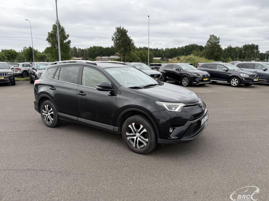 Toyota RAV4 2016 in Vilnius, with an engine capacity of 1.99 L and mileage of 291 thousand km for 10900 €, photo 4 on AUTOMOTO.COM.LV