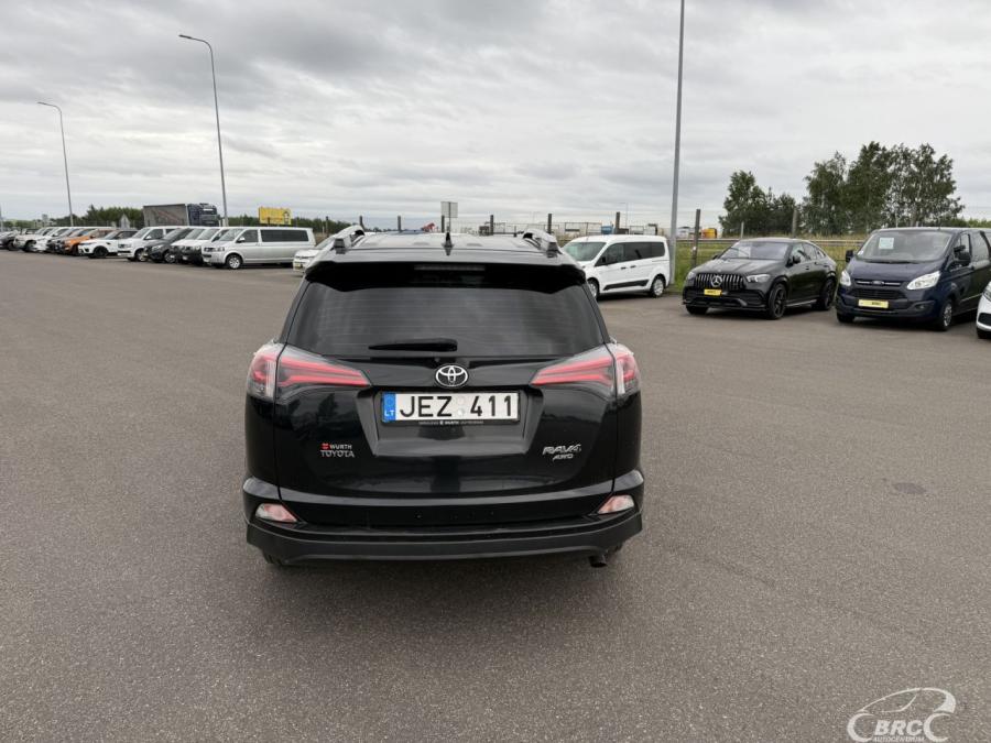 Toyota RAV4 2016 in Vilnius, with an engine capacity of 1.99 L and mileage of 291 thousand km for 10900 €, photo 6 on AUTOMOTO.COM.LV