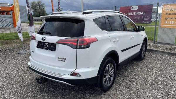 Toyota RAV4 2016 in Marijampole, with an engine capacity of 2.50 L and mileage of 190 thousand km for 16250 €, photo 7 on AUTOMOTO.COM.LV