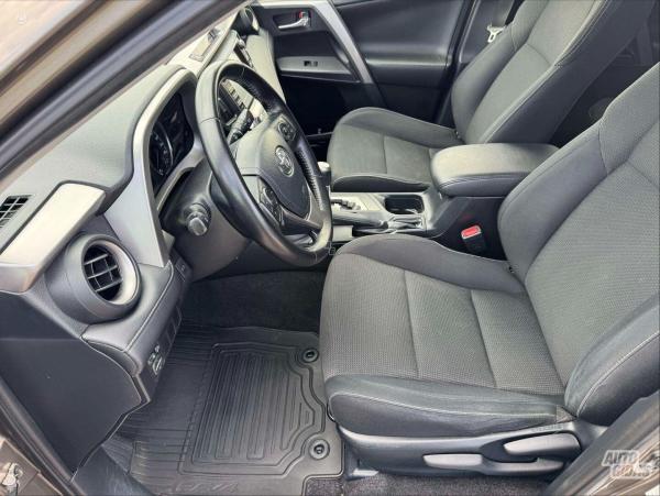 Toyota RAV4 2016 in Kaunas, with an engine capacity of 2.50 L and mileage of 264 thousand km for 13950 €, photo 9 on AUTOMOTO.COM.LV