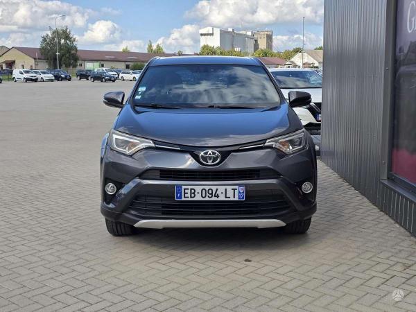 Toyota RAV4 2016 in Taurage, with an engine capacity of 2.00 L and mileage of 205 thousand km for 11200 €, photo 3 on AUTOMOTO.COM.LV