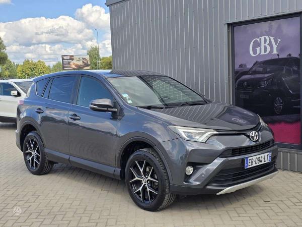Toyota RAV4 2016 in Taurage, with an engine capacity of 2.00 L and mileage of 205 thousand km for 11200 €, photo 4 on AUTOMOTO.COM.LV
