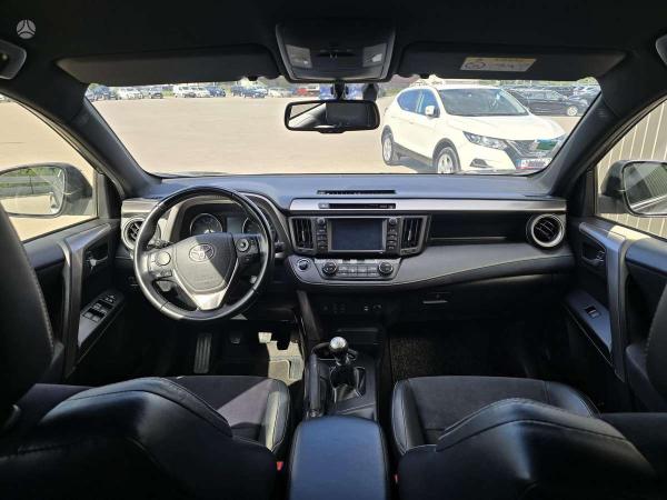 Toyota RAV4 2016 in Taurage, with an engine capacity of 2.00 L and mileage of 205 thousand km for 11200 €, photo 10 on AUTOMOTO.COM.LV