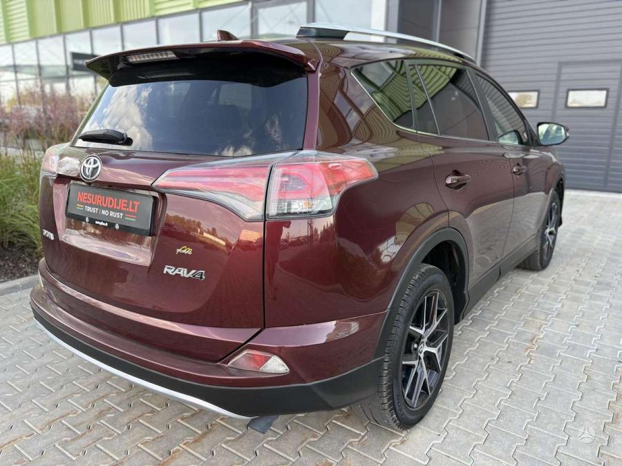 Toyota RAV4 2016 in Vilnius, with an engine capacity of 2.00 L and mileage of 179 thousand km for 14555 €, photo 5 on AUTOMOTO.COM.LV