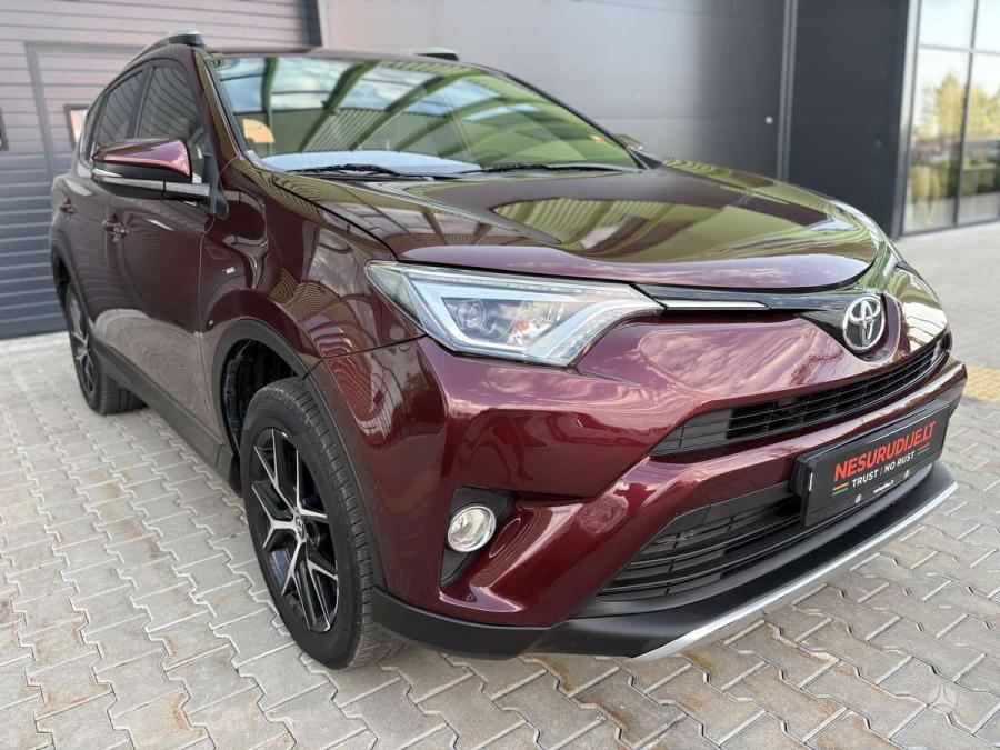 Toyota RAV4 2016 in Vilnius, with an engine capacity of 2.00 L and mileage of 179 thousand km for 14555 €, photo 7 on AUTOMOTO.COM.LV