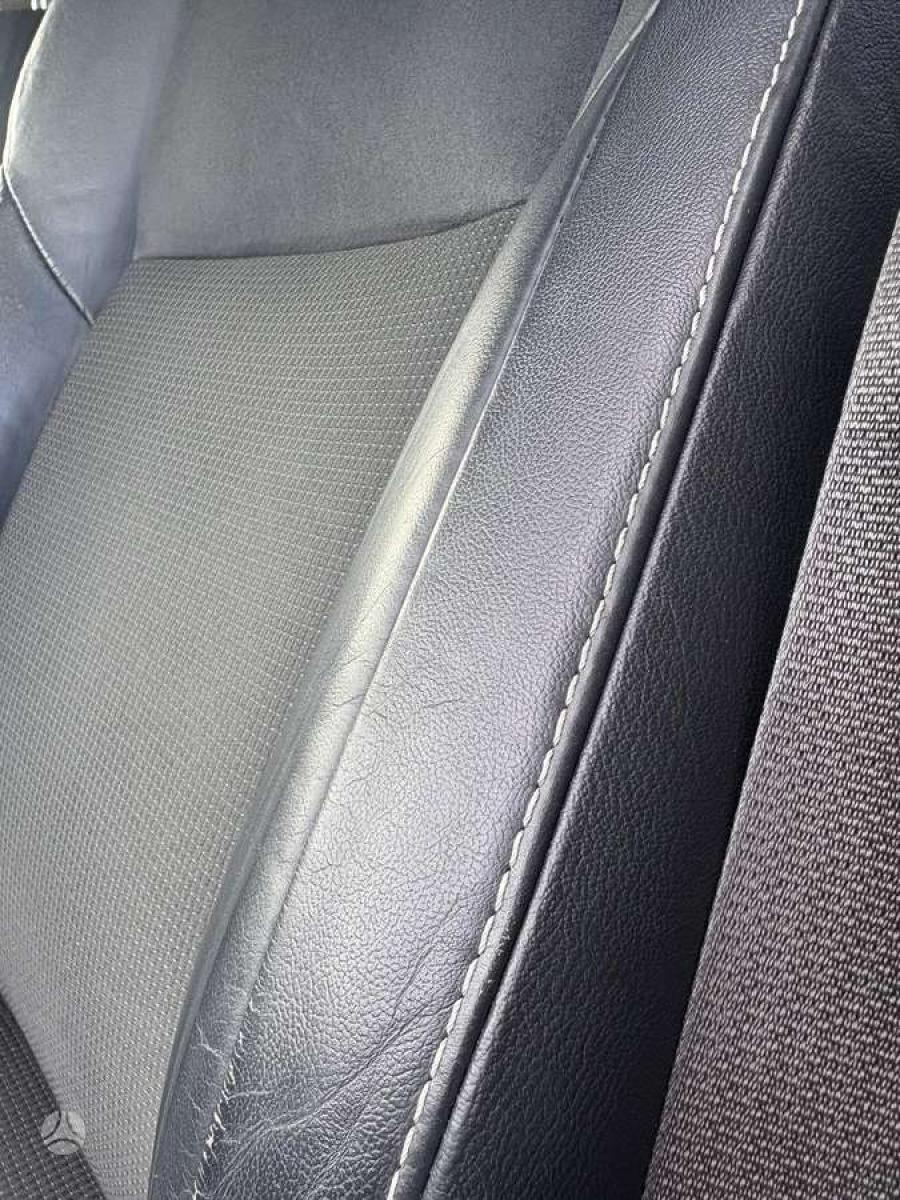 Toyota RAV4 2016 in Vilnius, with an engine capacity of 2.00 L and mileage of 179 thousand km for 14555 €, photo 13 on AUTOMOTO.COM.LV