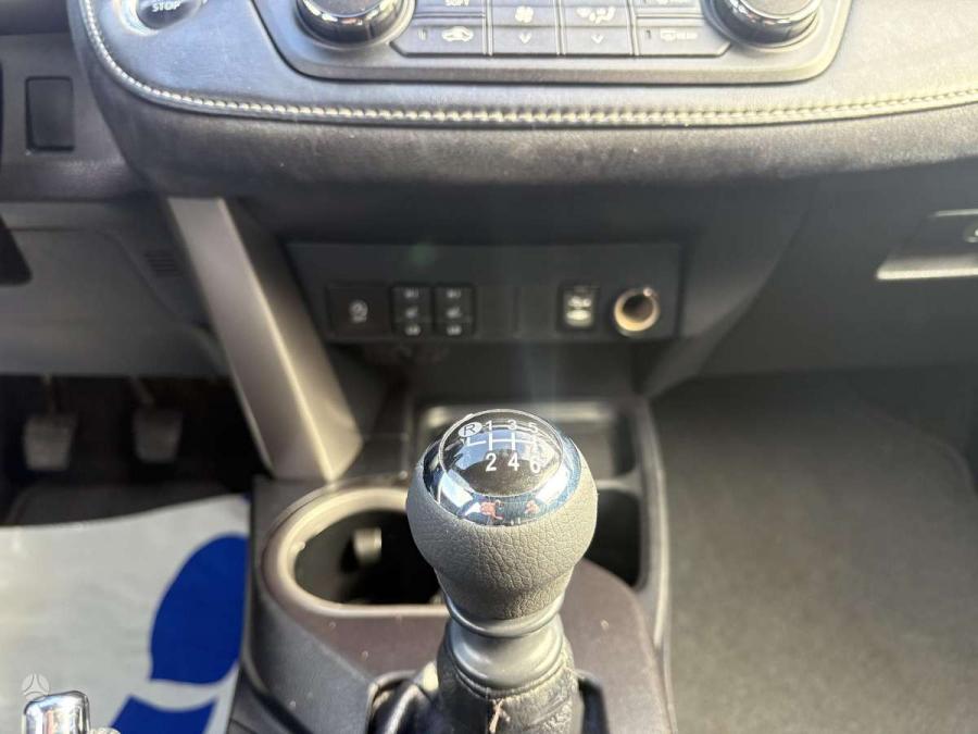 Toyota RAV4 2016 in Vilnius, with an engine capacity of 2.00 L and mileage of 179 thousand km for 14555 €, photo 14 on AUTOMOTO.COM.LV