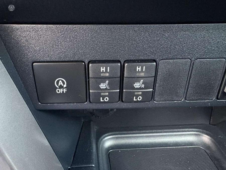 Toyota RAV4 2016 in Vilnius, with an engine capacity of 2.00 L and mileage of 179 thousand km for 14555 €, photo 15 on AUTOMOTO.COM.LV
